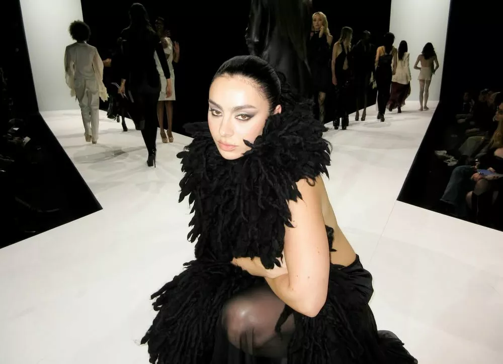 Charli XCX раскрыла, почему пропала из медиа на целый год